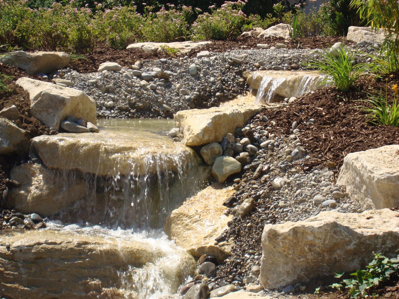 Bachlauf, Teich, Teichbau, Wasserfall Serena Gartenbau Uster